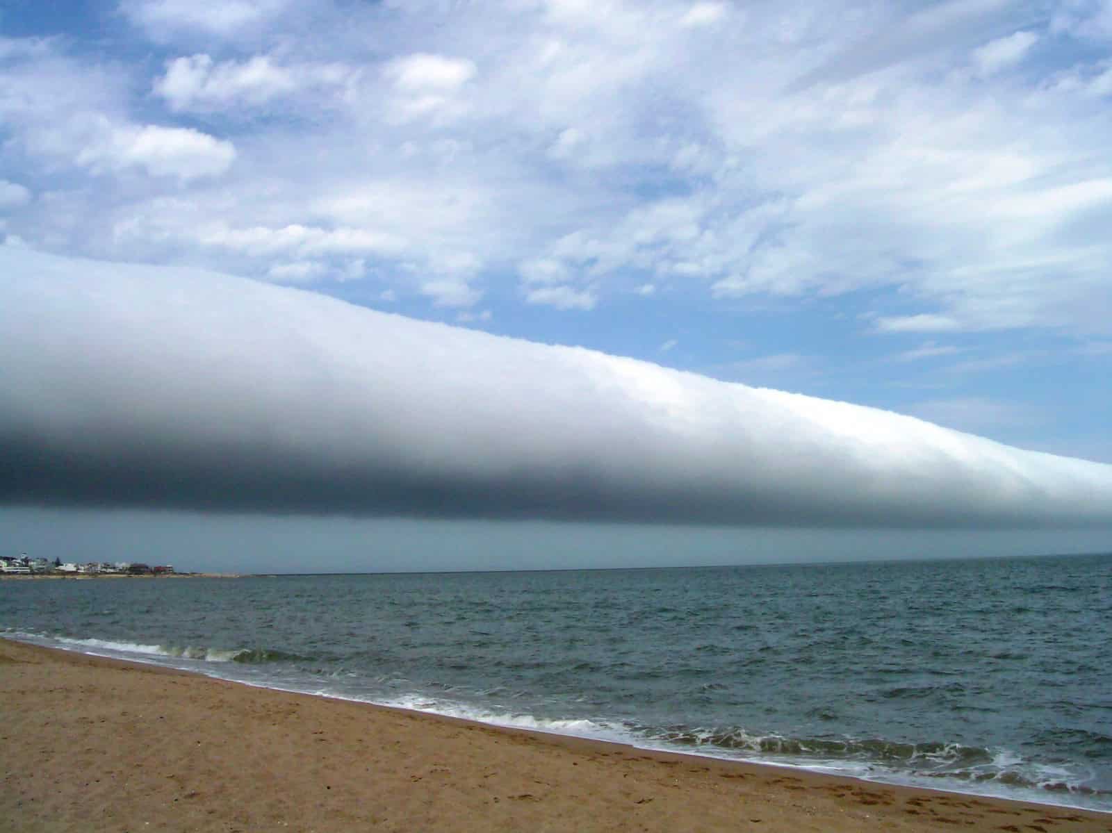 Sea Science: Roll clouds can be 600 miles long | Triton